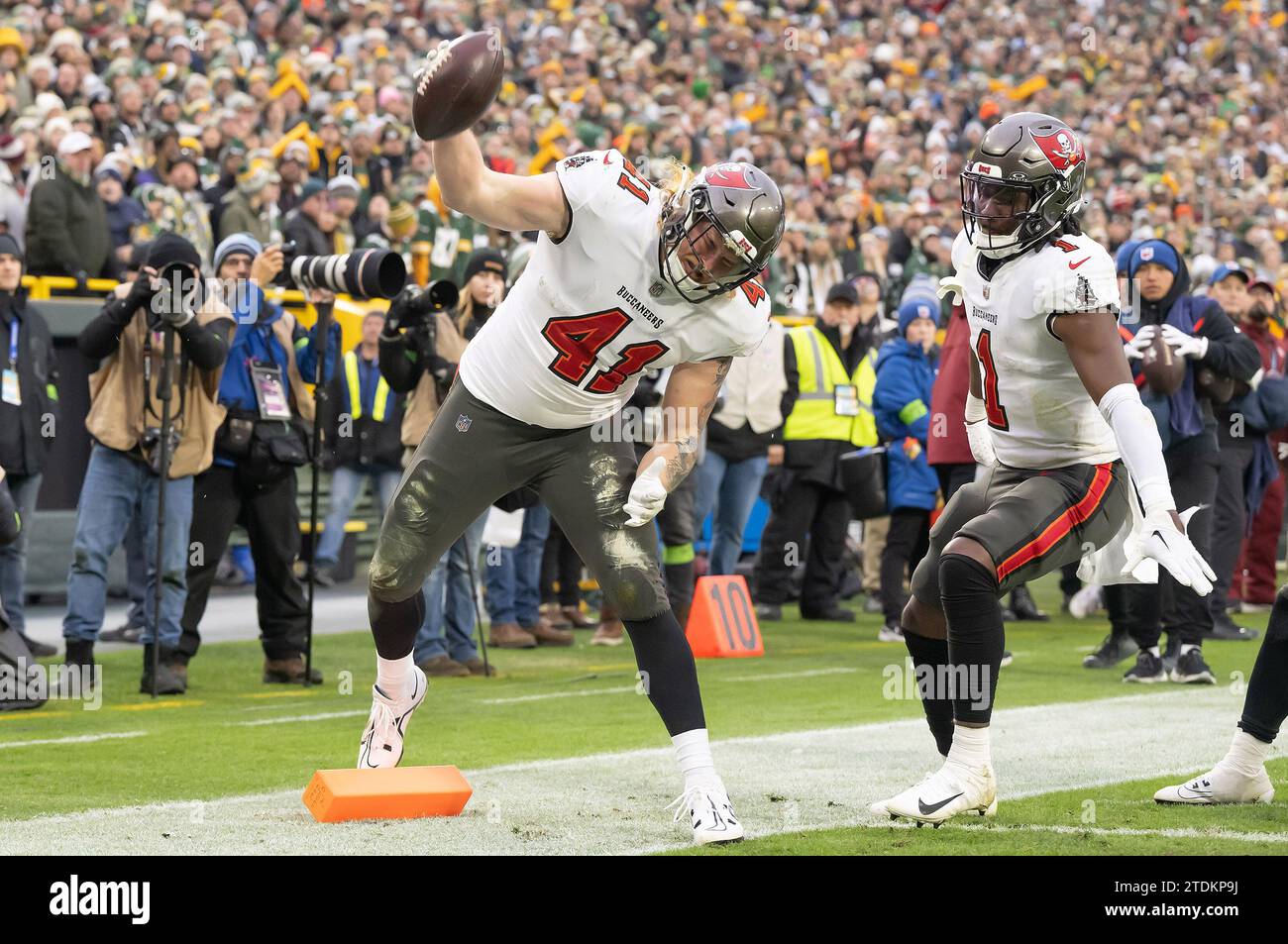 December 17, 2023: Tampa Bay Buccaneers tight end Ko Kieft (41) and ...