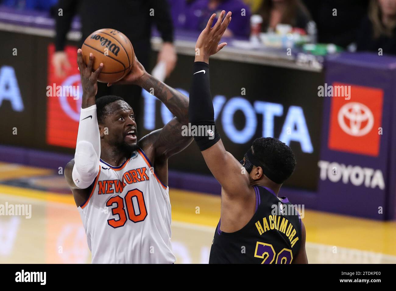 LOS ANGELES, CA - DECEMBER 18: New York Knicks forward Julius Randle (30) shoots over Los ...