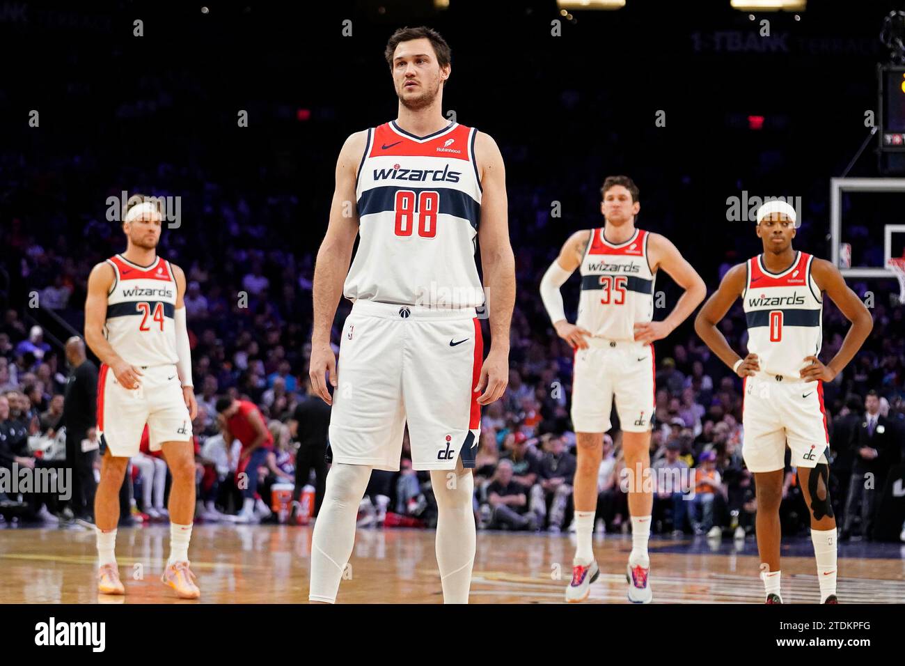 Washington Wizards' Danilo Gallinari (88) waits to shoot a technical ...