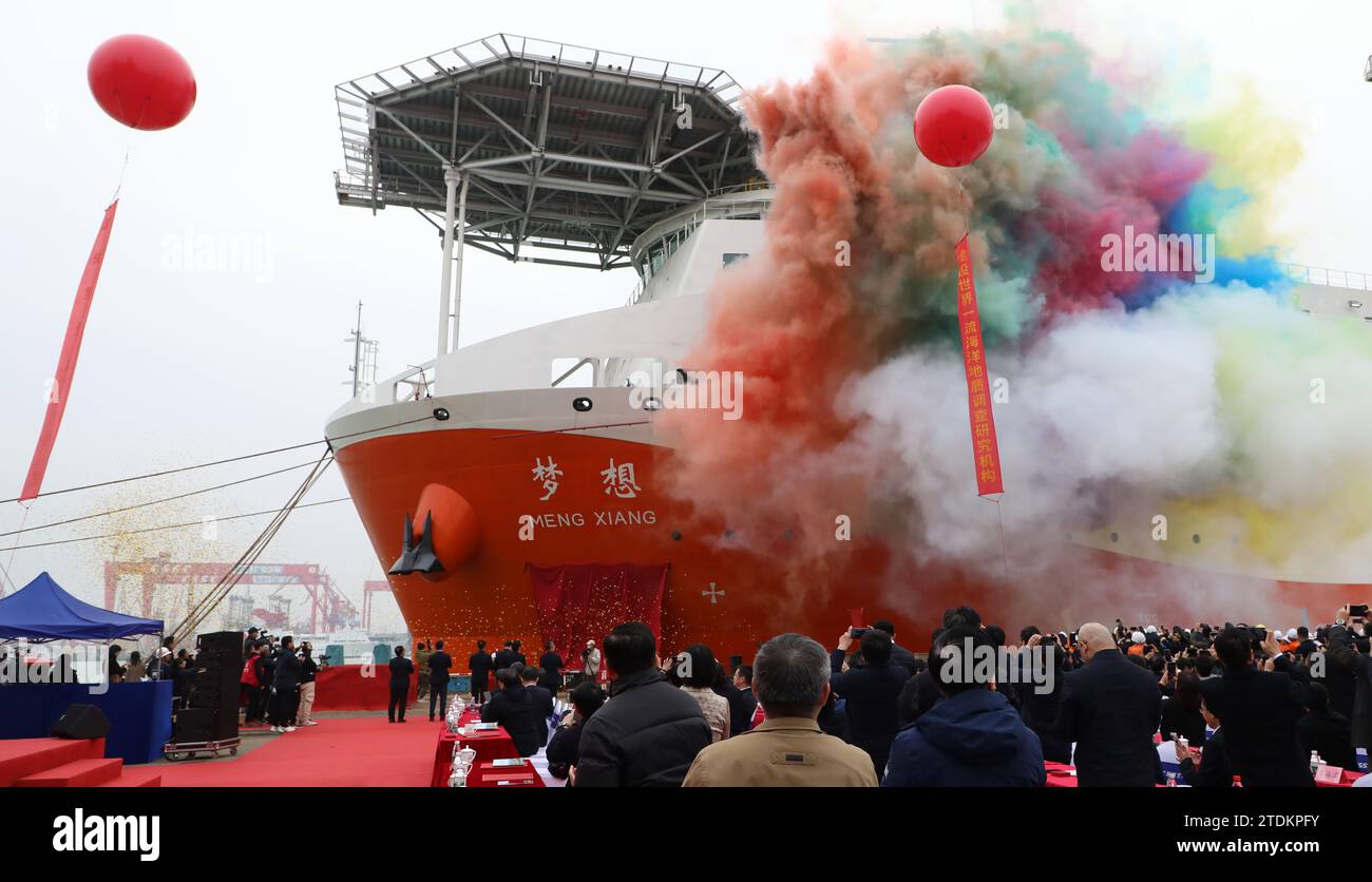 Ship naming hi-res stock photography and images - Alamy