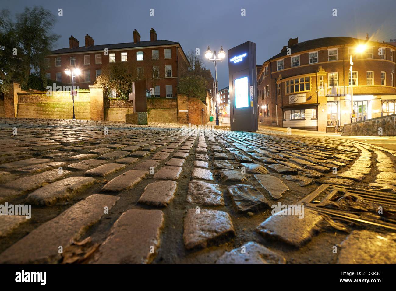 Wet brick streets hi-res stock photography and images - Alamy