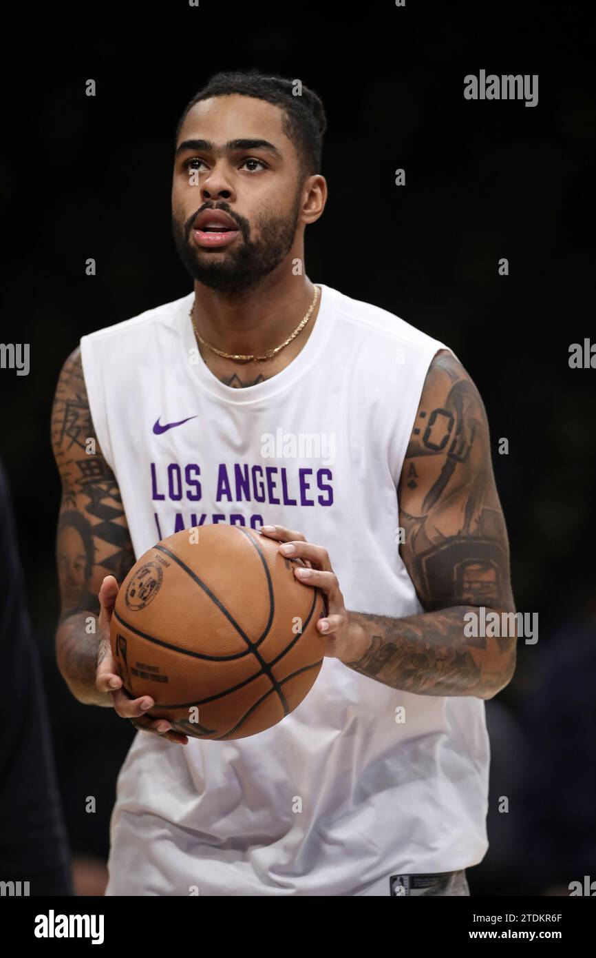 LOS ANGELES, CA - DECEMBER 18: Los Angeles Lakers guard D'Angelo ...