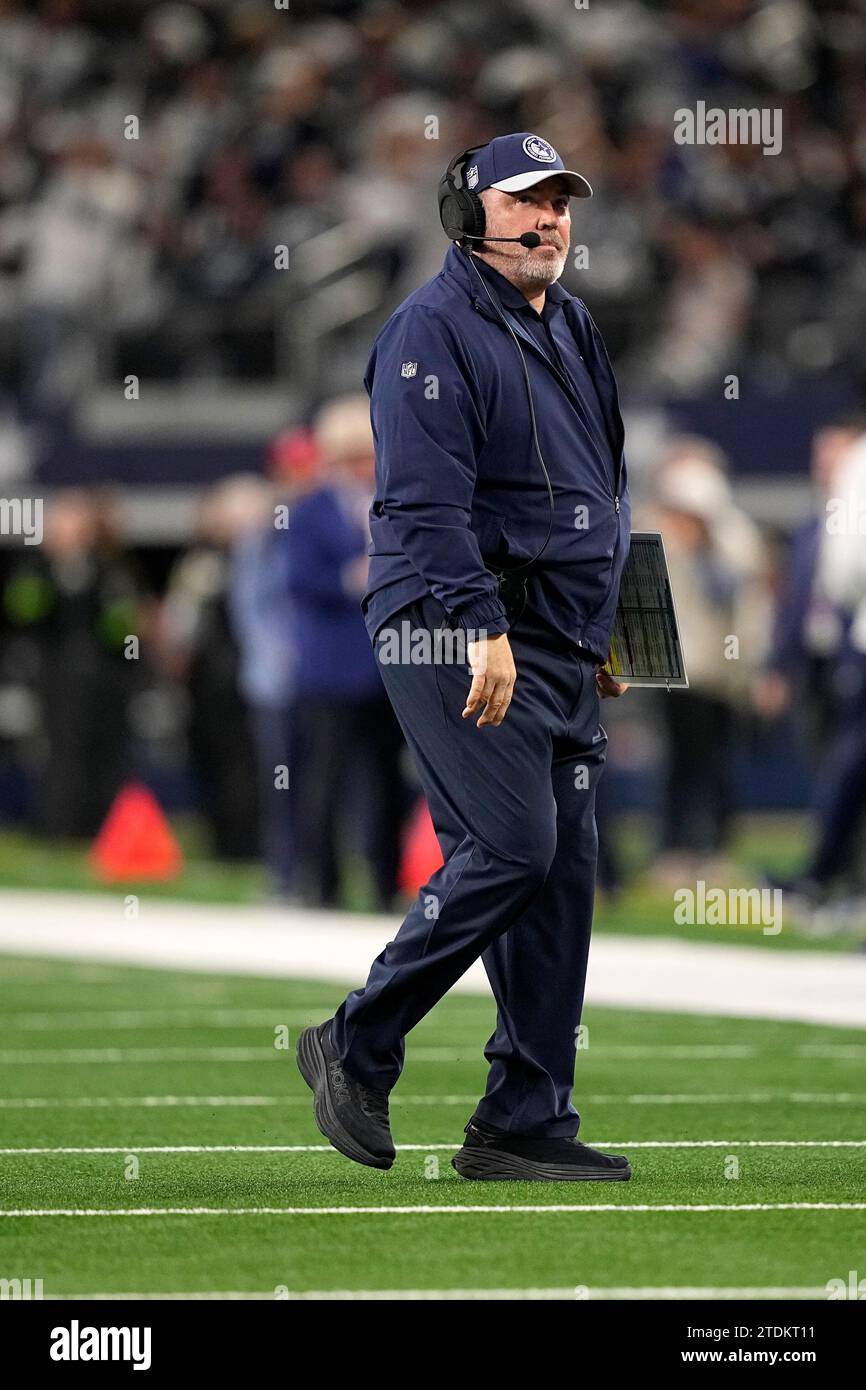 Dallas Cowboys head coach Mike McCarthy watches play during an NFL ...