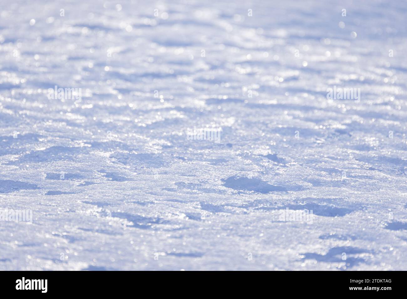 Melting white snowdrift surface hi-res stock photography and images - Alamy