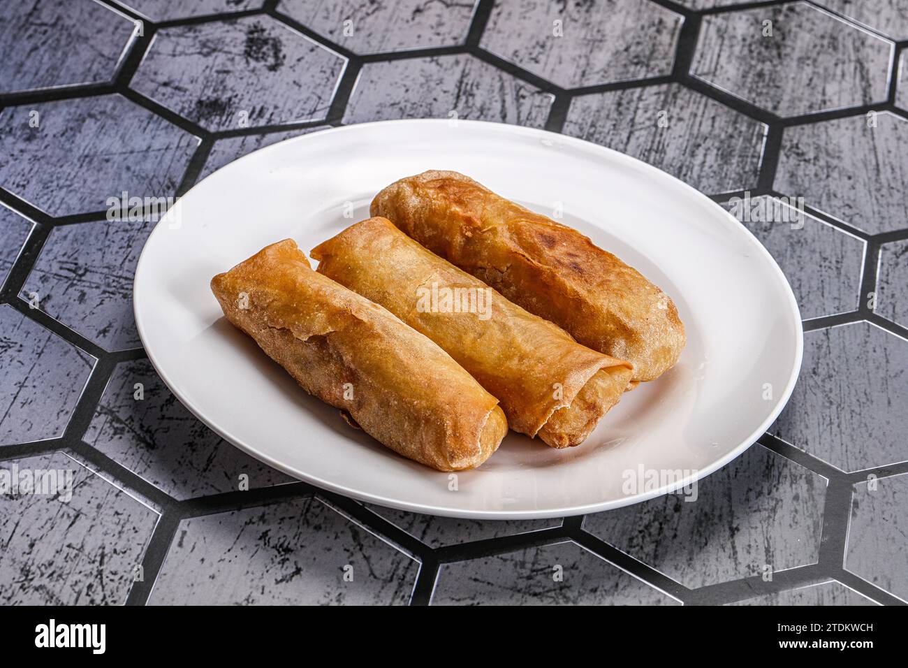 Traditional chinese crispy fried stuffed springroll Stock Photo - Alamy
