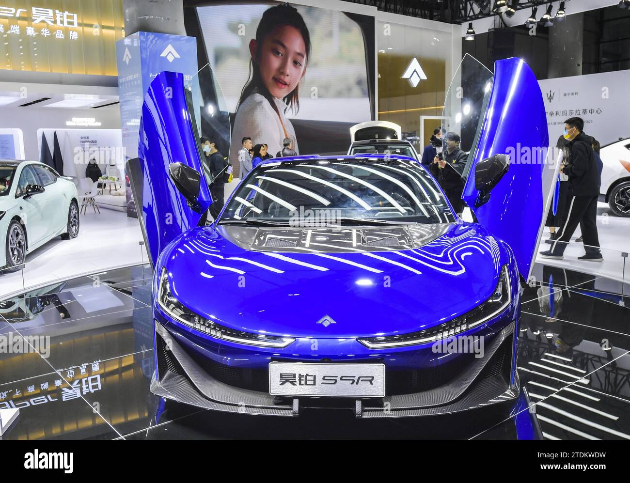 People visit the 16th China-ASEAN (Nanning) International Automobile ...