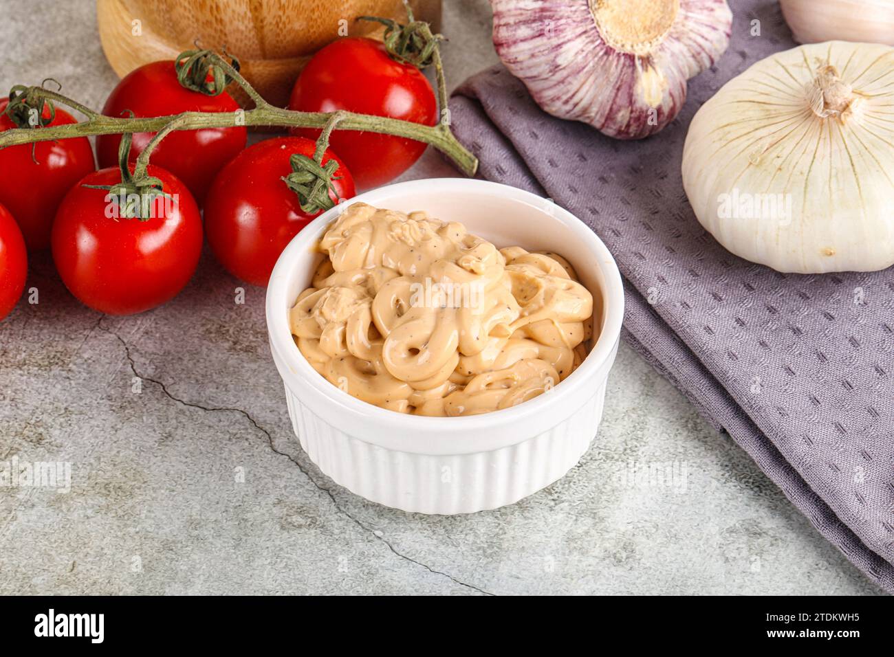 Bowl of Yellow cream grill sauce for burger Stock Photo - Alamy