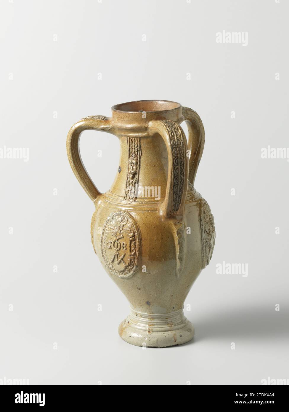 Three-handled jug with coats of arms, anonymous, c. 1570 - c. 1600 Jug of stoneware on high foot ...