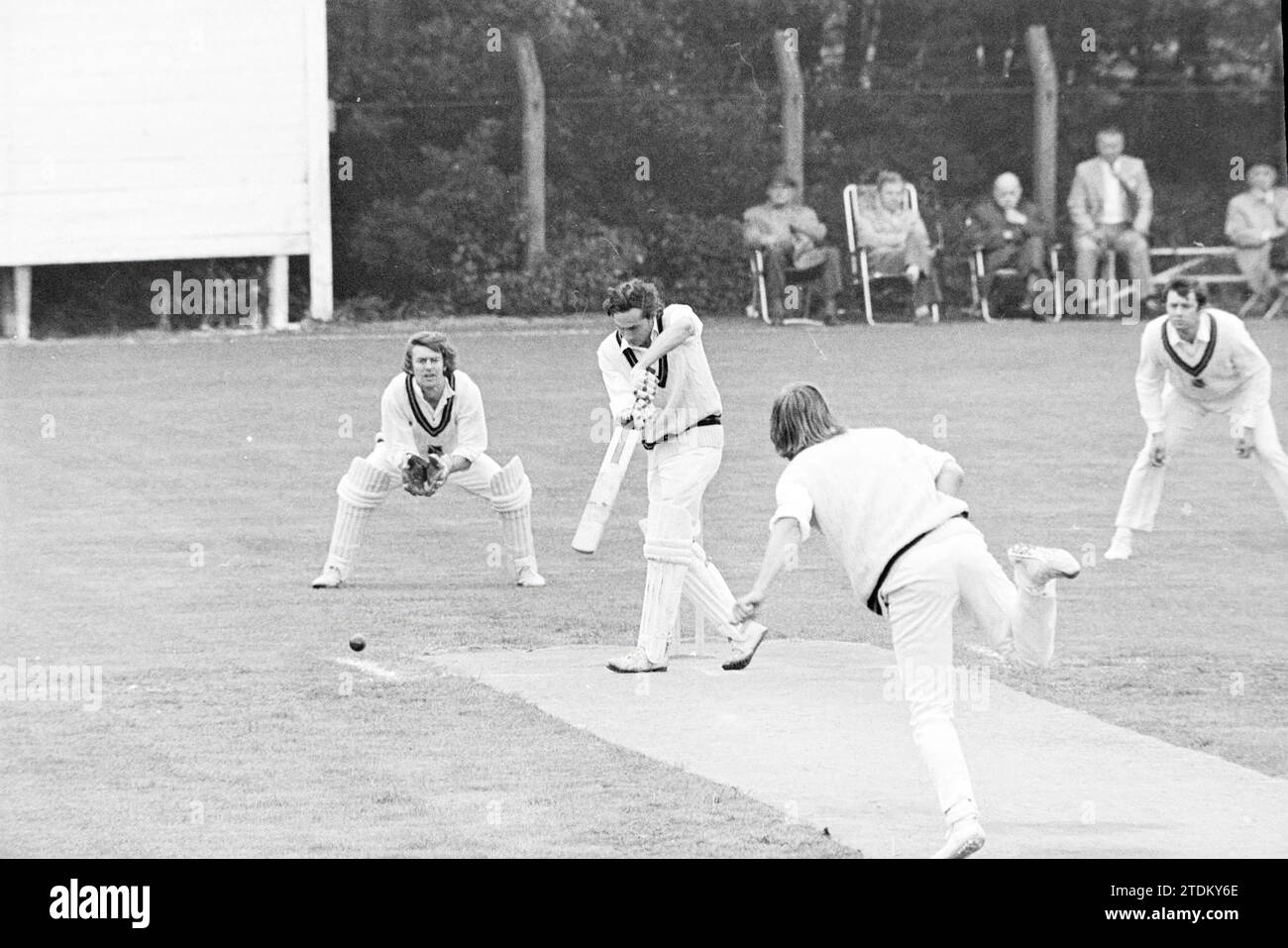 Cricket: Red and White - VOC, Cricket, 18-06-1972, Whizgle News from ...