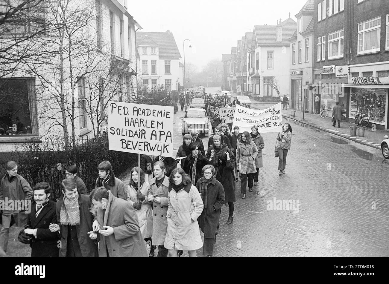 1970 student hi-res stock photography and images - Alamy