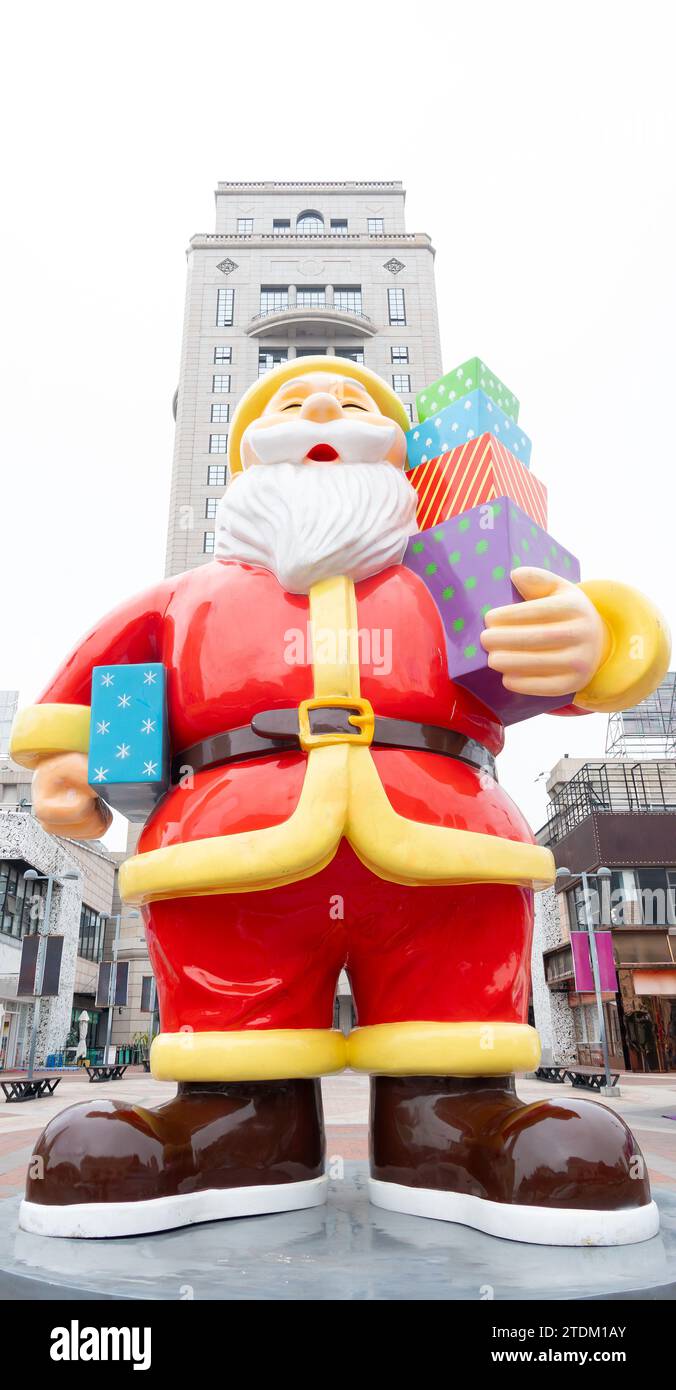 giant santa claus model in the outdoor Stock Photo - Alamy