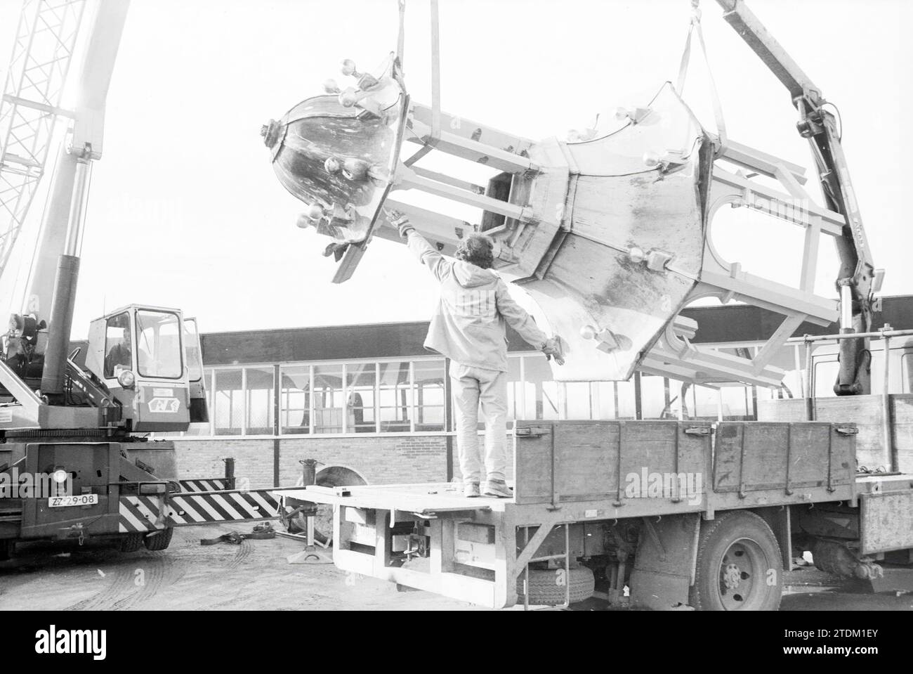 Tower unloading company Holleman Santpoort town hall Heemstede, Toren ...