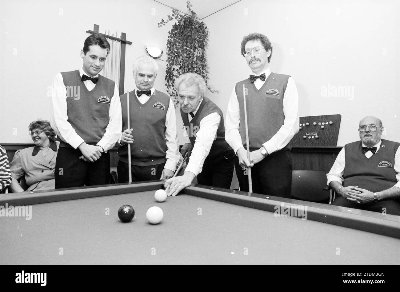 Two billiards teams hi-res stock photography and images - Alamy