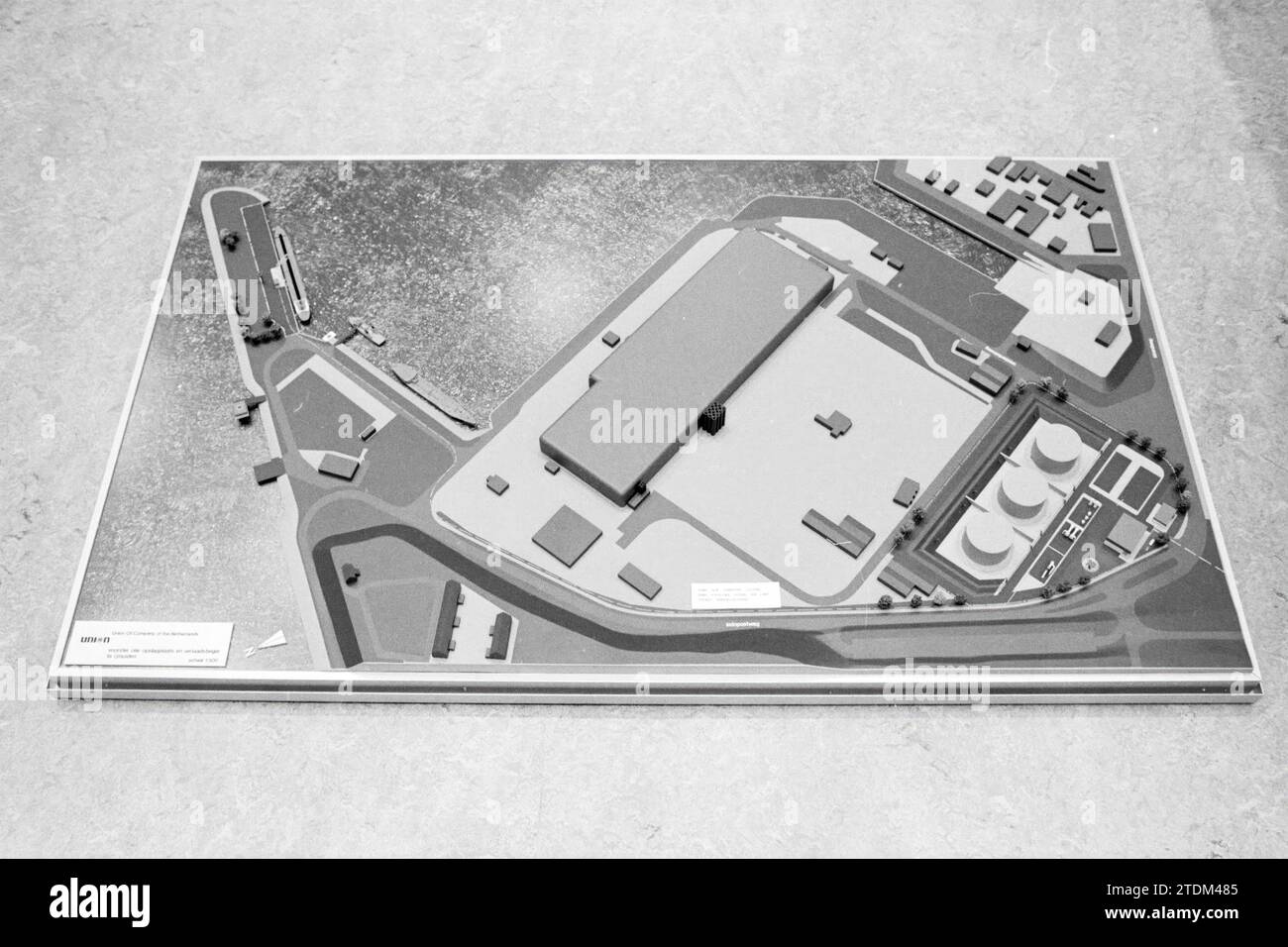 Scale model + drawing Union oil, Scale model, Oil, Drawings, drawings ...