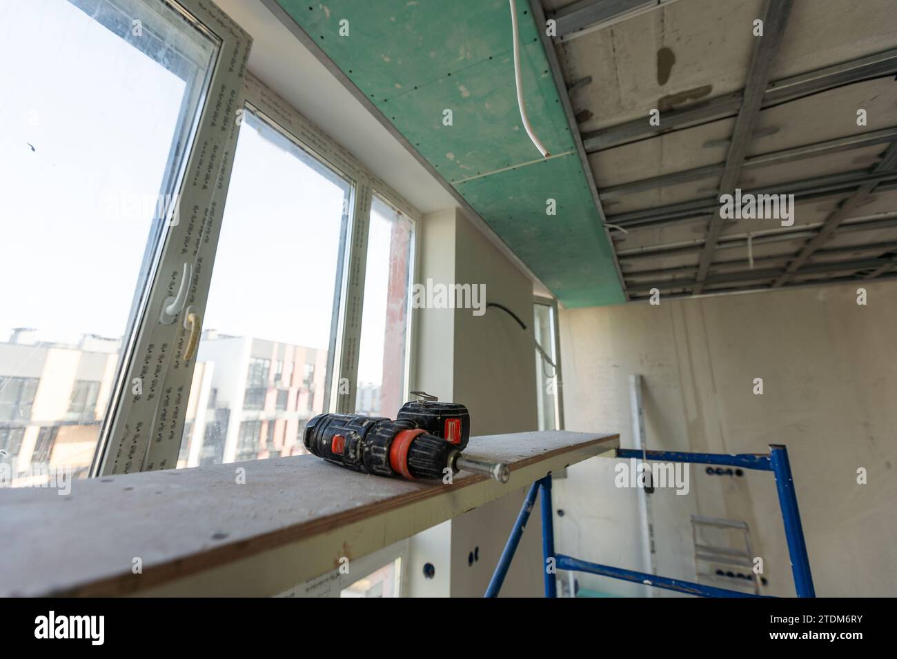 Construction worker installation ceiling work Stock Photo - Alamy