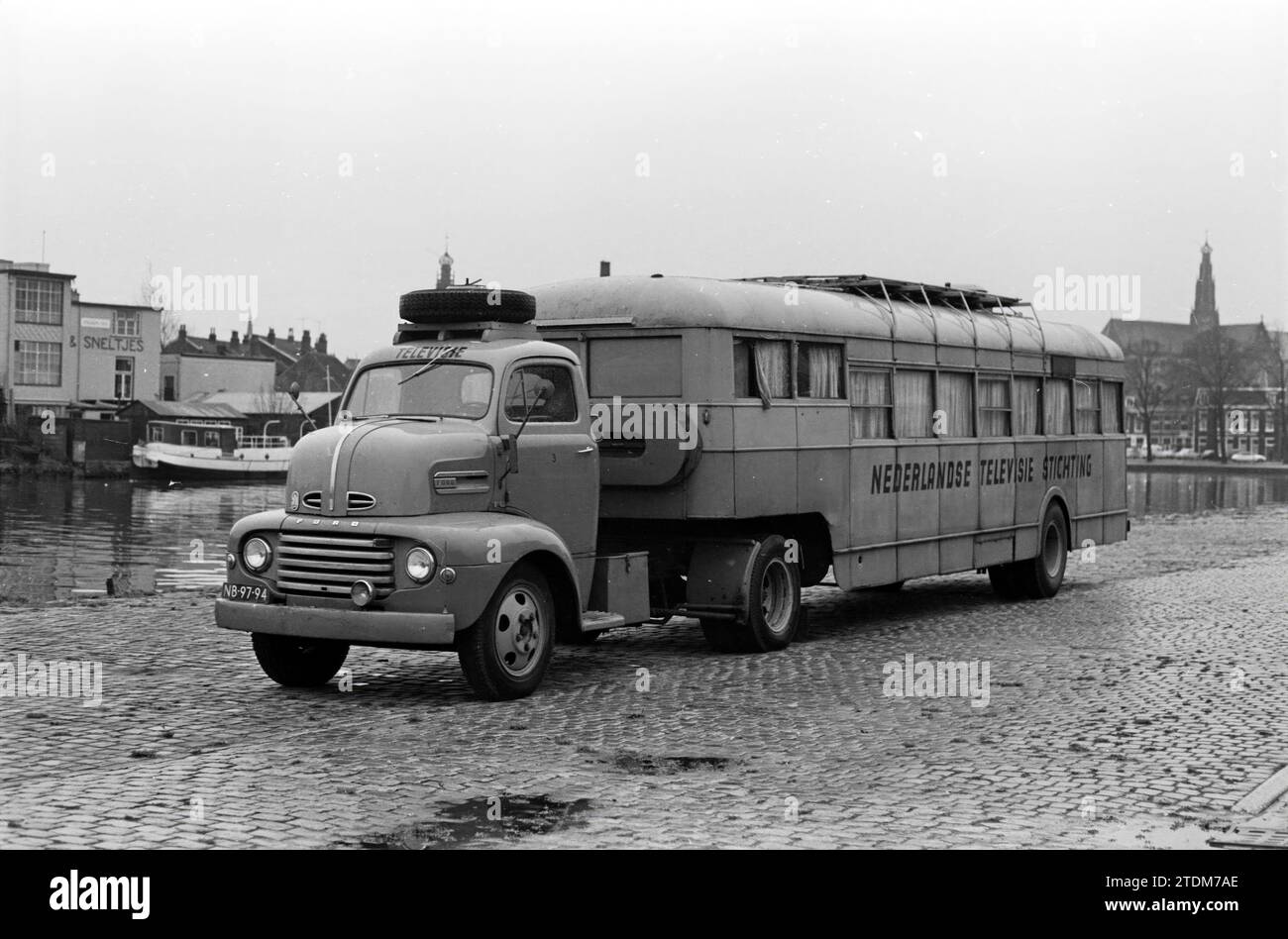 Bus dutch television foundation hi-res stock photography and images - Alamy