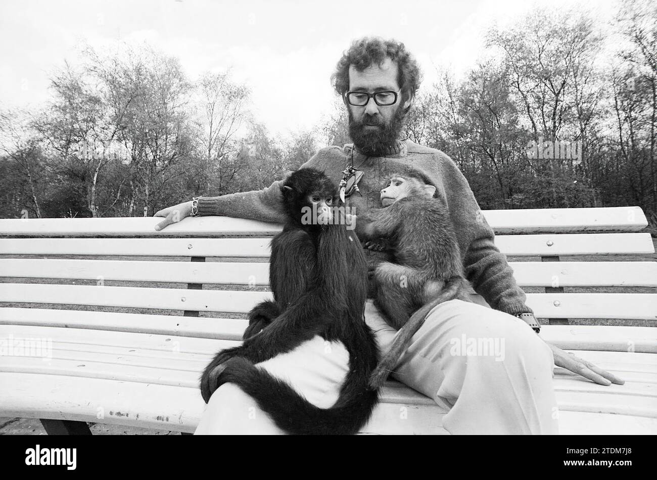 Monkey keeper, Amstelveen, Animals, 28-04-1972, Whizgle News from the ...