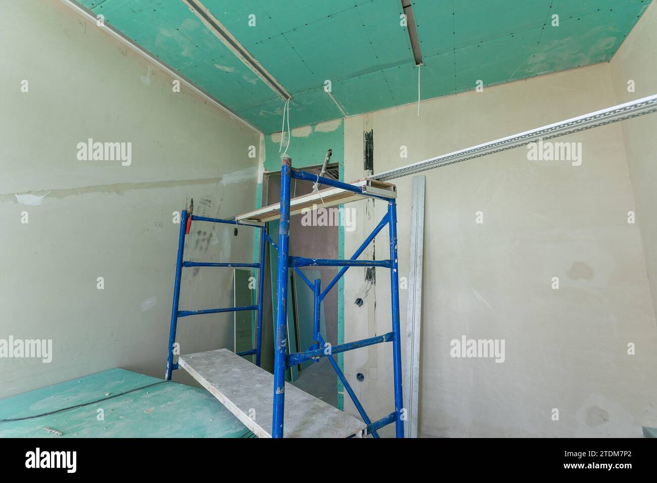 Construction worker installation ceiling work Stock Photo - Alamy