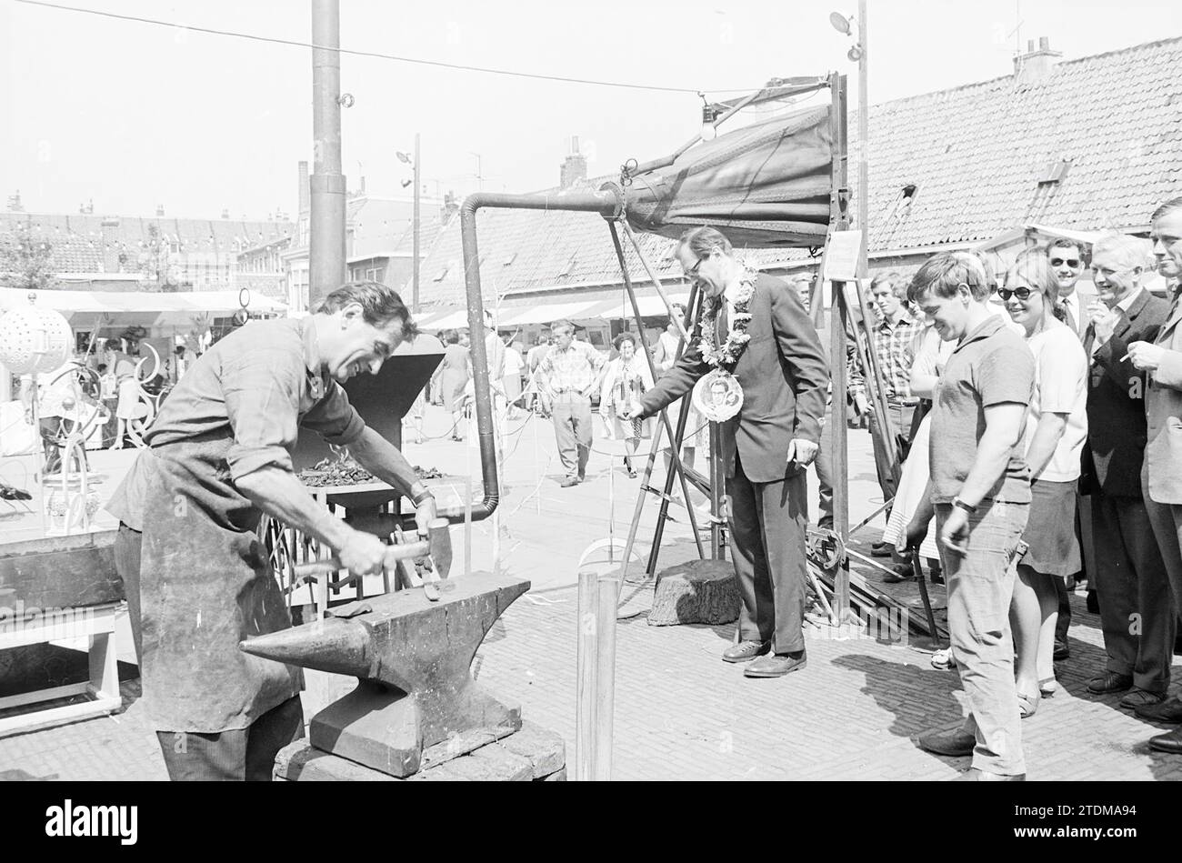 Opening art market godfried bomans hi-res stock photography and images ...