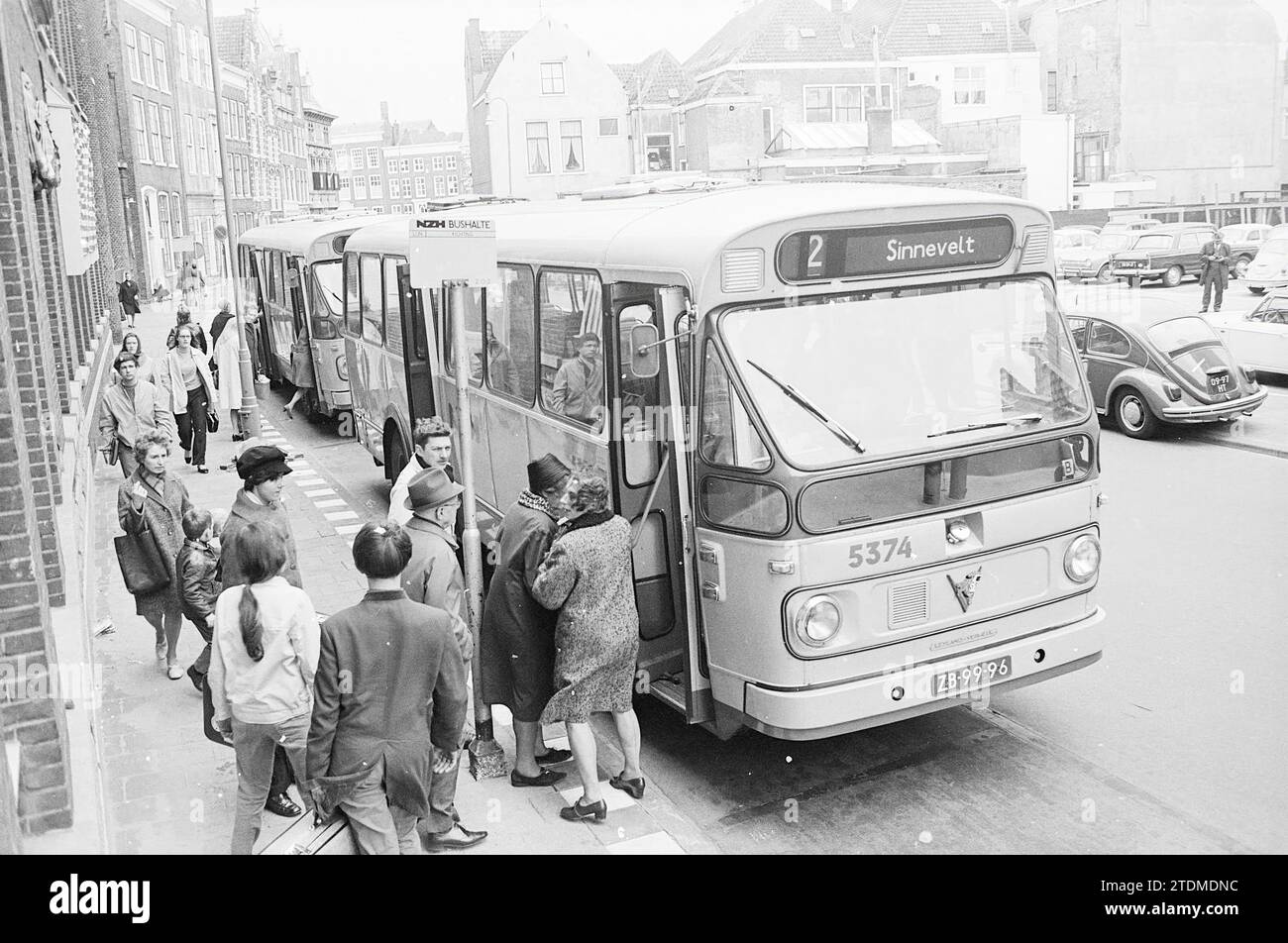 Bus stop damstraat hi-res stock photography and images - Alamy