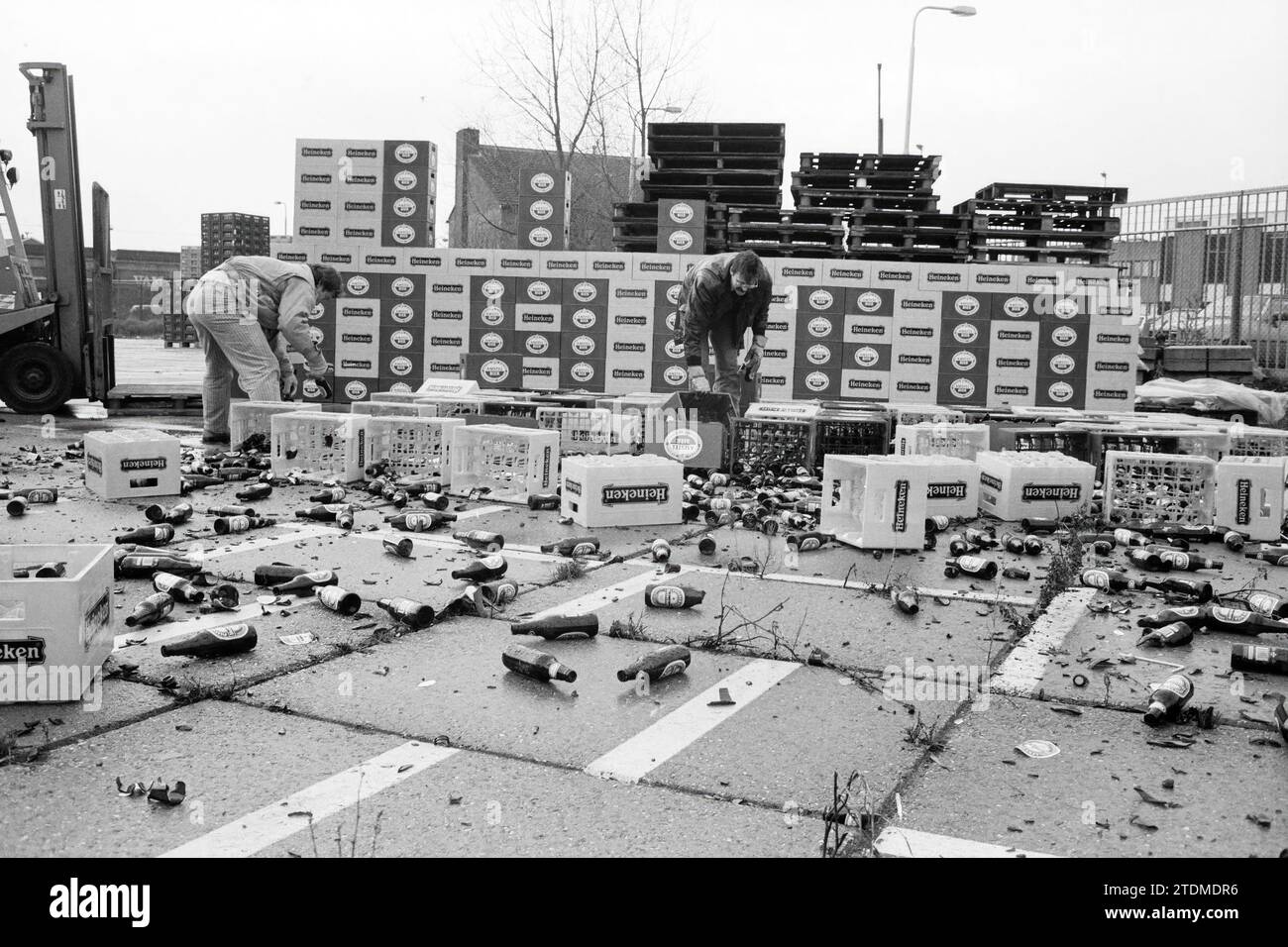 Overturned crates hi-res stock photography and images - Alamy