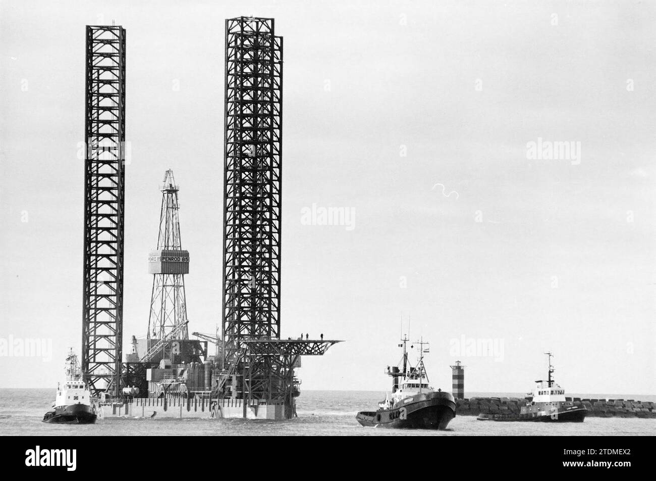 Arrival of the IJmuiden drilling platform, drilling rigs, IJmuiden, The ...