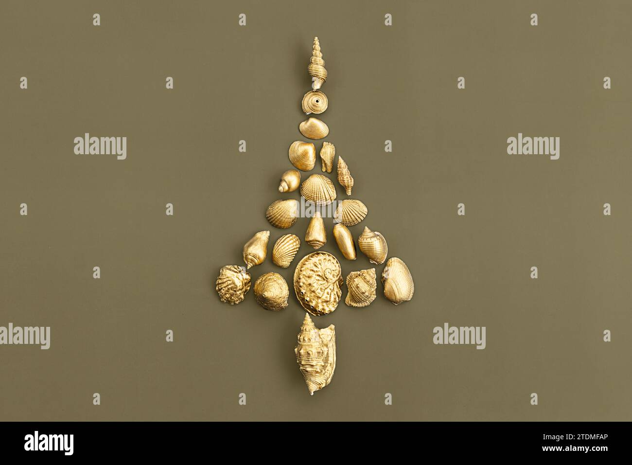 Golden shells hi-res stock photography and images - Alamy