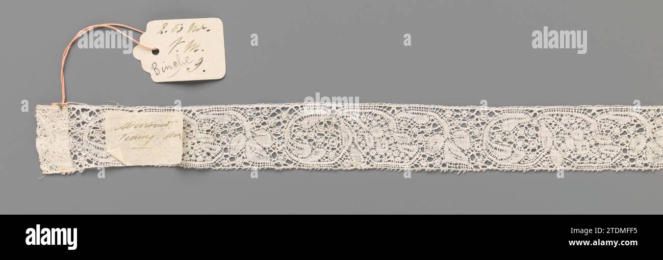 Strip bobbin with a slender in the shape of an eight, anonymous, c ...