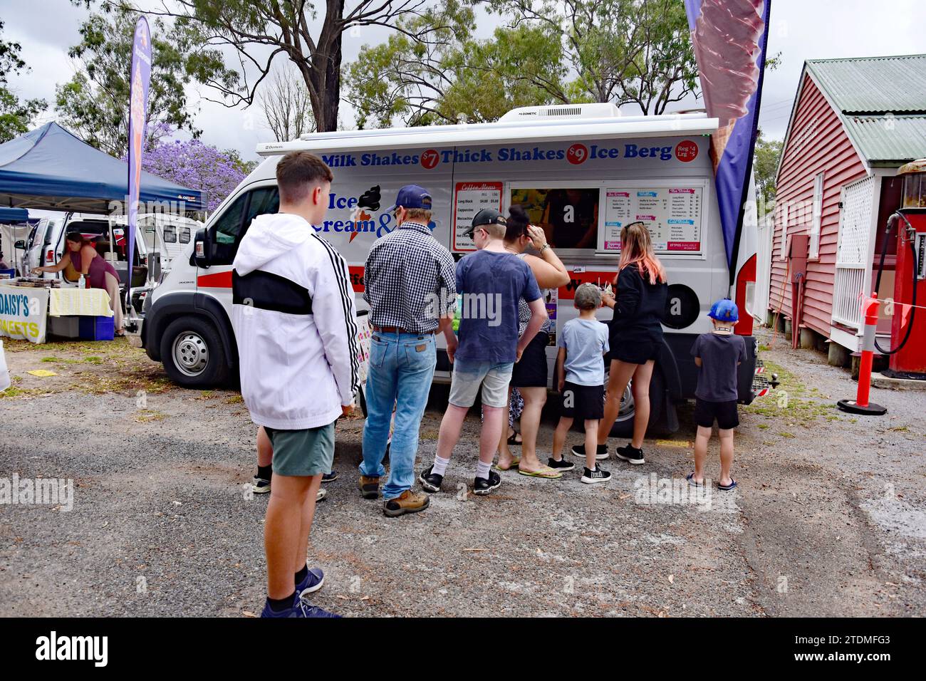 Kids waiting in line for ice cream hi-res stock photography and images ...