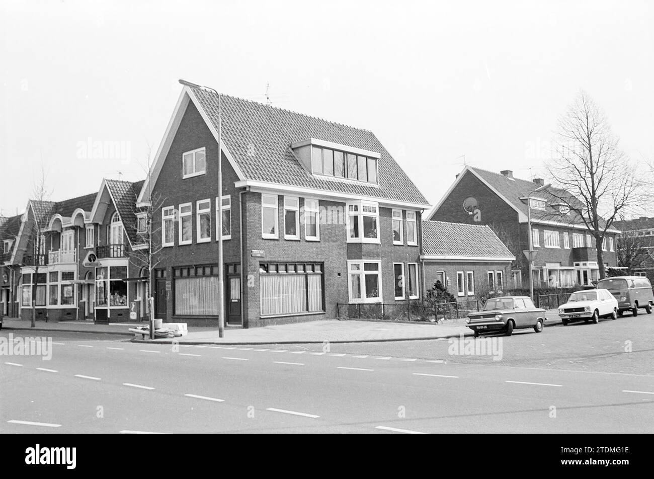 Exterior school advice service hi-res stock photography and images - Alamy