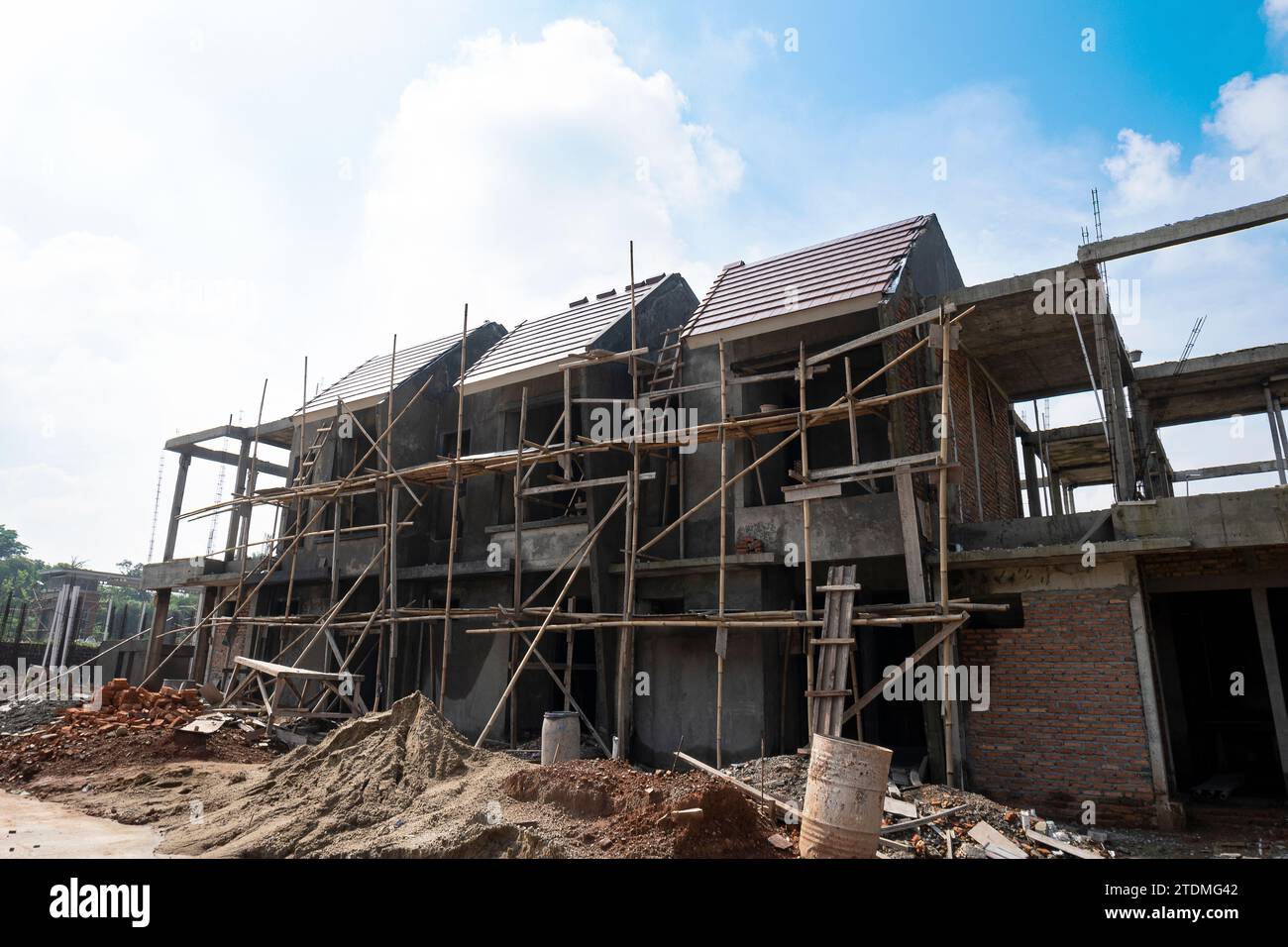 Construction of residential house at the building site Stock Photo - Alamy