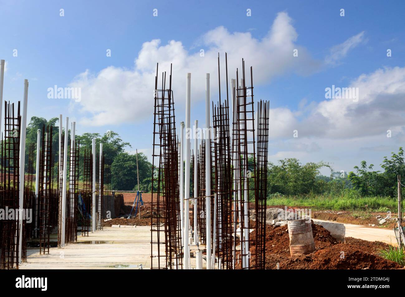 Construction of residential house at the building site Stock Photo - Alamy