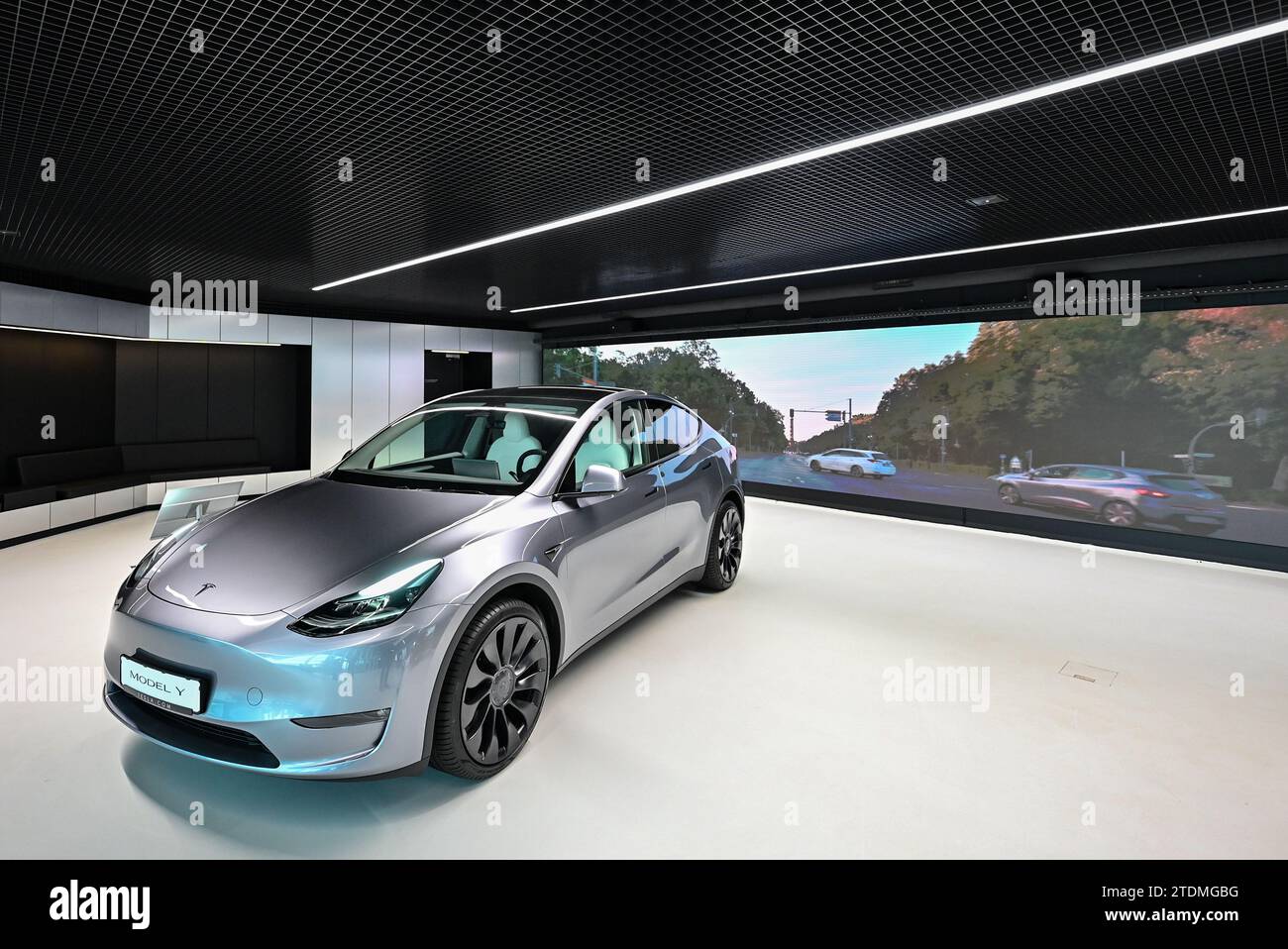 PRODUCTION - 18 December 2023, Brandenburg, Grünheide: A Tesla Model Y ...