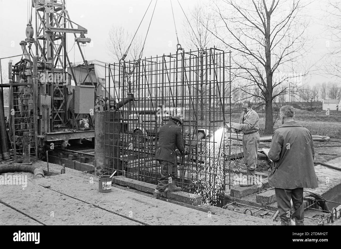 Building 1970 hi-res stock photography and images - Alamy