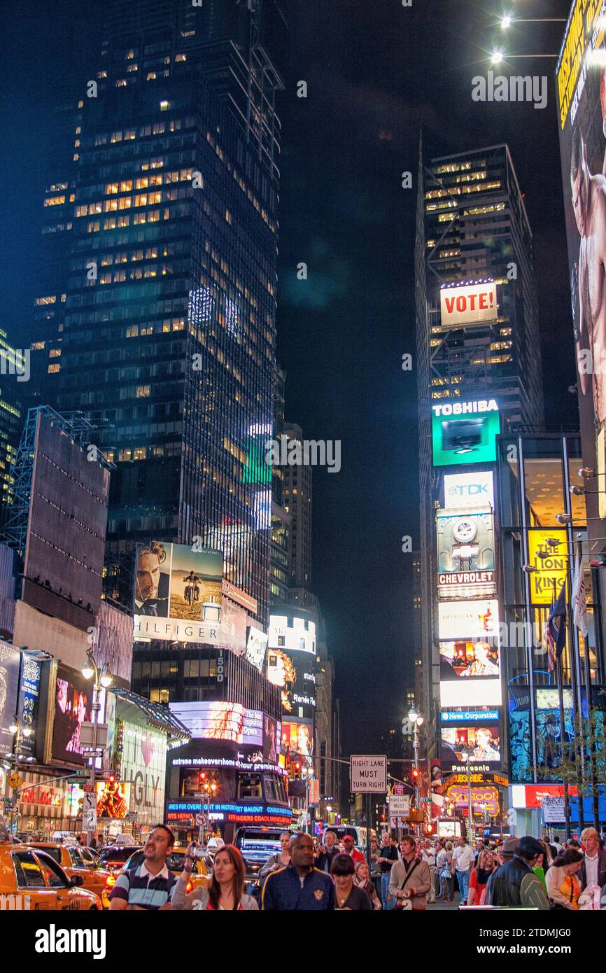 New york street people busy hi-res stock photography and images - Alamy