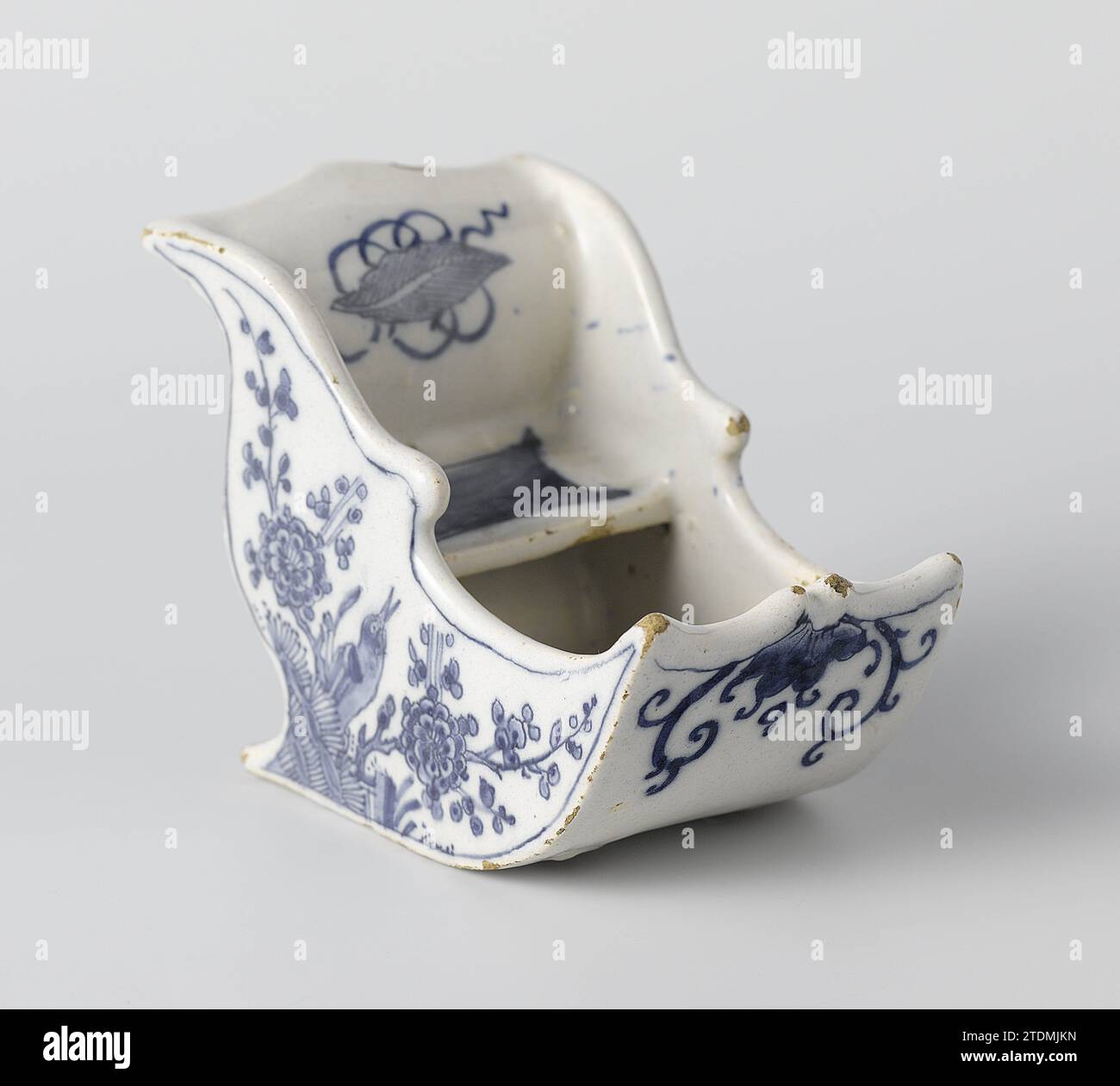 Slee van faience, anonymous, c. 1750 - c. 1775 Slee van Faience. Blue ...