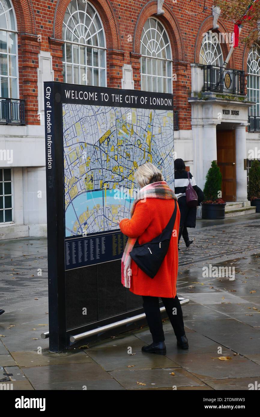 Fixed stand of a london map hi-res stock photography and images - Alamy