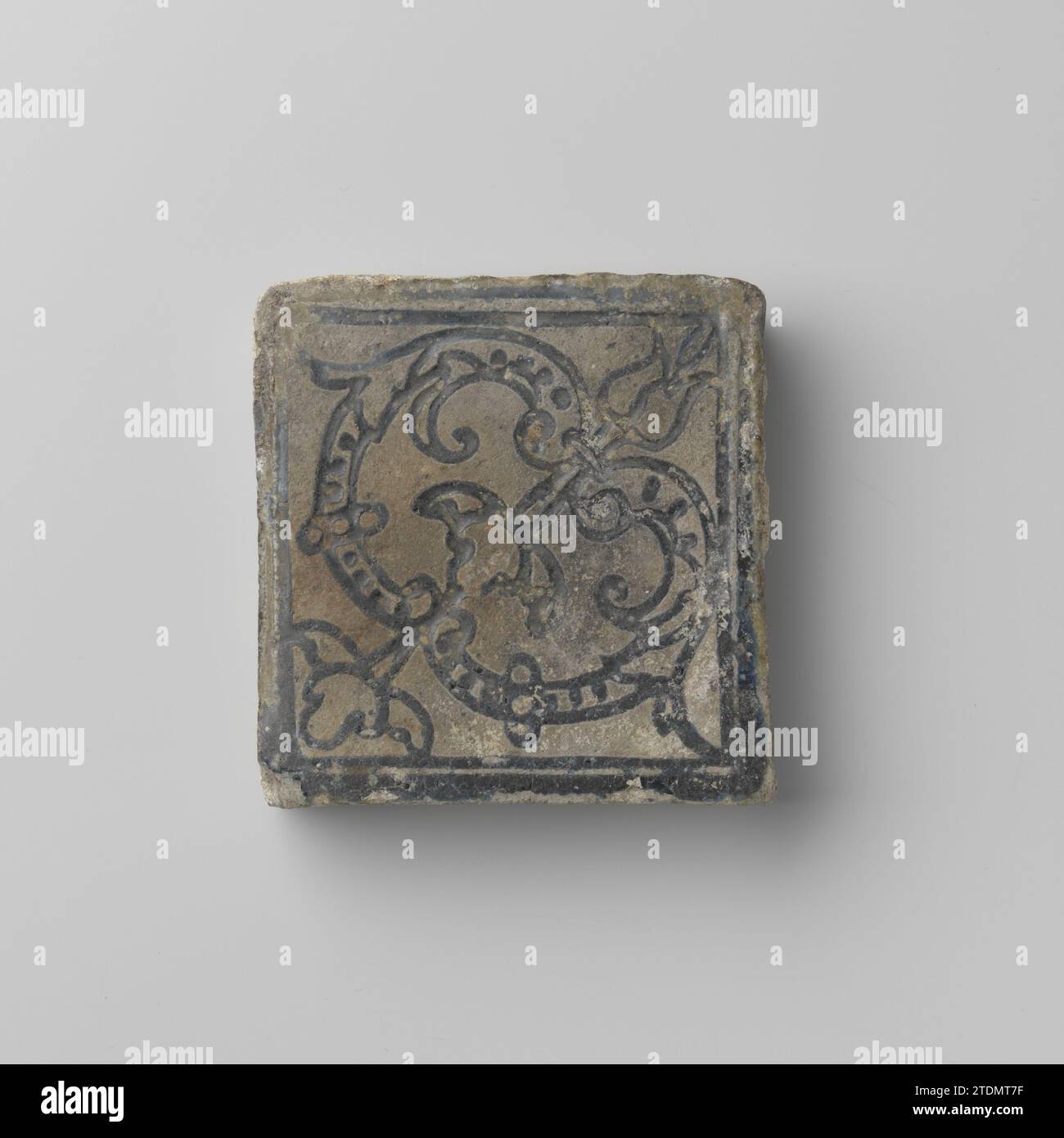 Tile, Anonymous, 1500 - 1600 Tile decorated with voluten diagonally ...