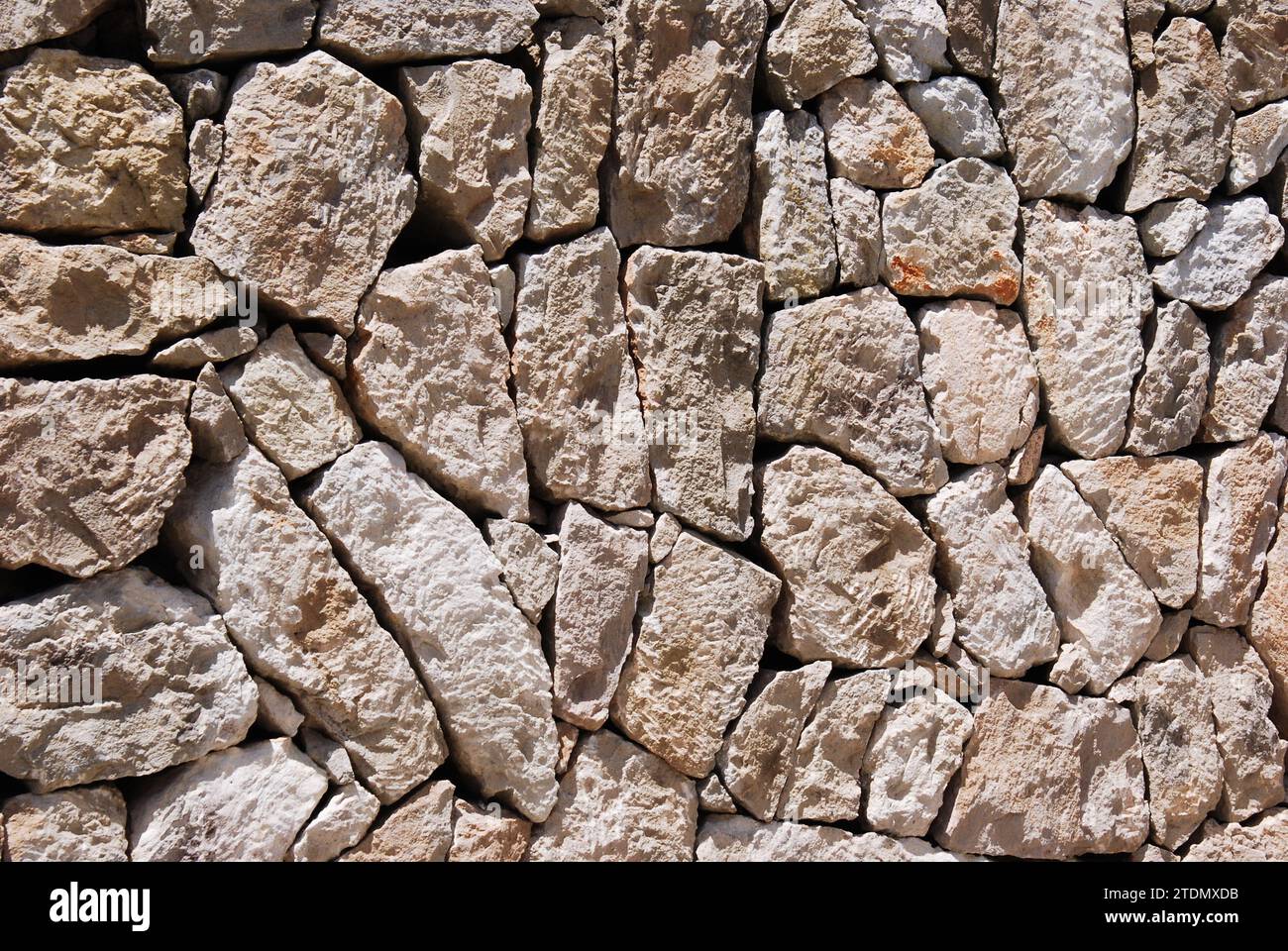 limestone wall. Carved stone. textures Stock Photo - Alamy