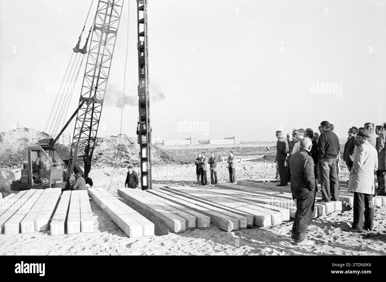 1st pole swimming pool Schalkwijk, First pole, 28-10-1971, Whizgle News ...