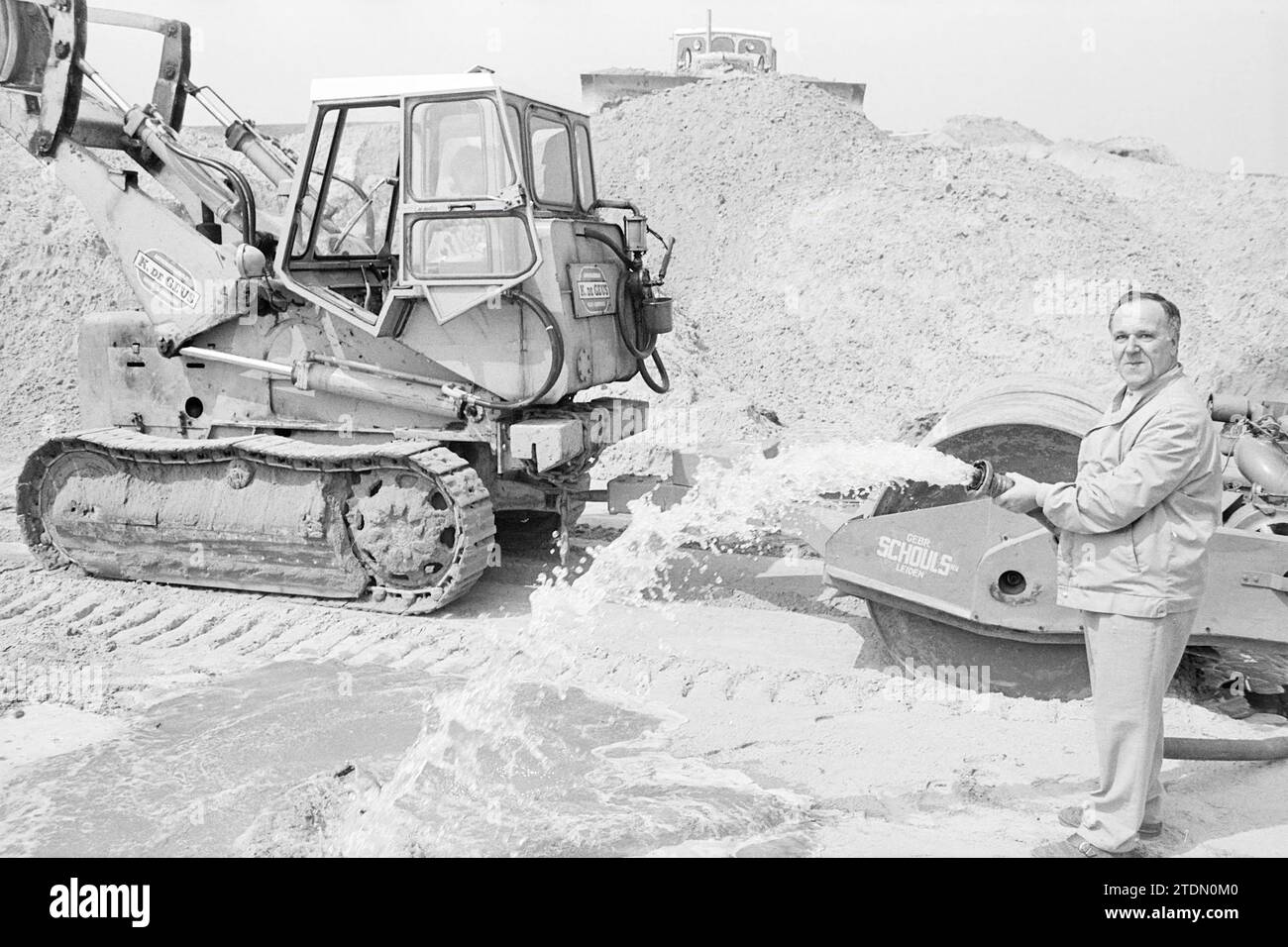 Work on construction of swimming pool Zandvoort., Work, 26-05-1973 ...