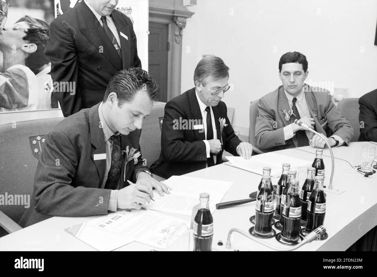 Signature. sponsorship contract. Haarlem Cup, 28-02-1993, Whizgle News ...