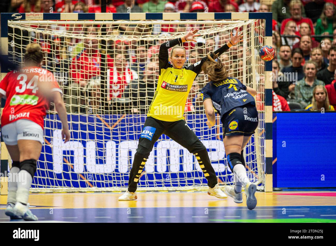 Herning, Denmark. 17th, December 2023. Sandra Toft (1) of Denmark seen ...