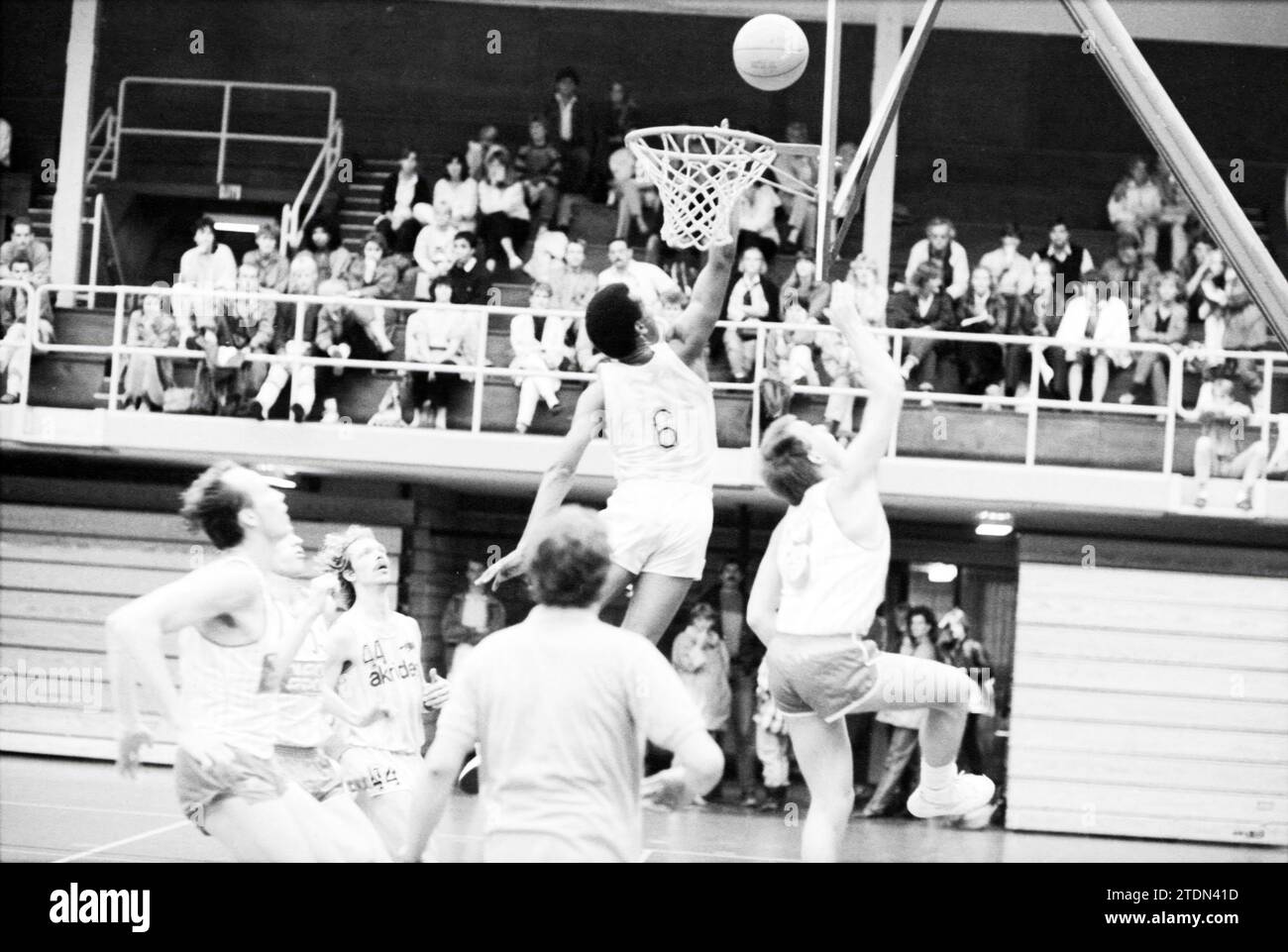 Basketball match Akrides, 00-09-1985, Whizgle News from the Past ...