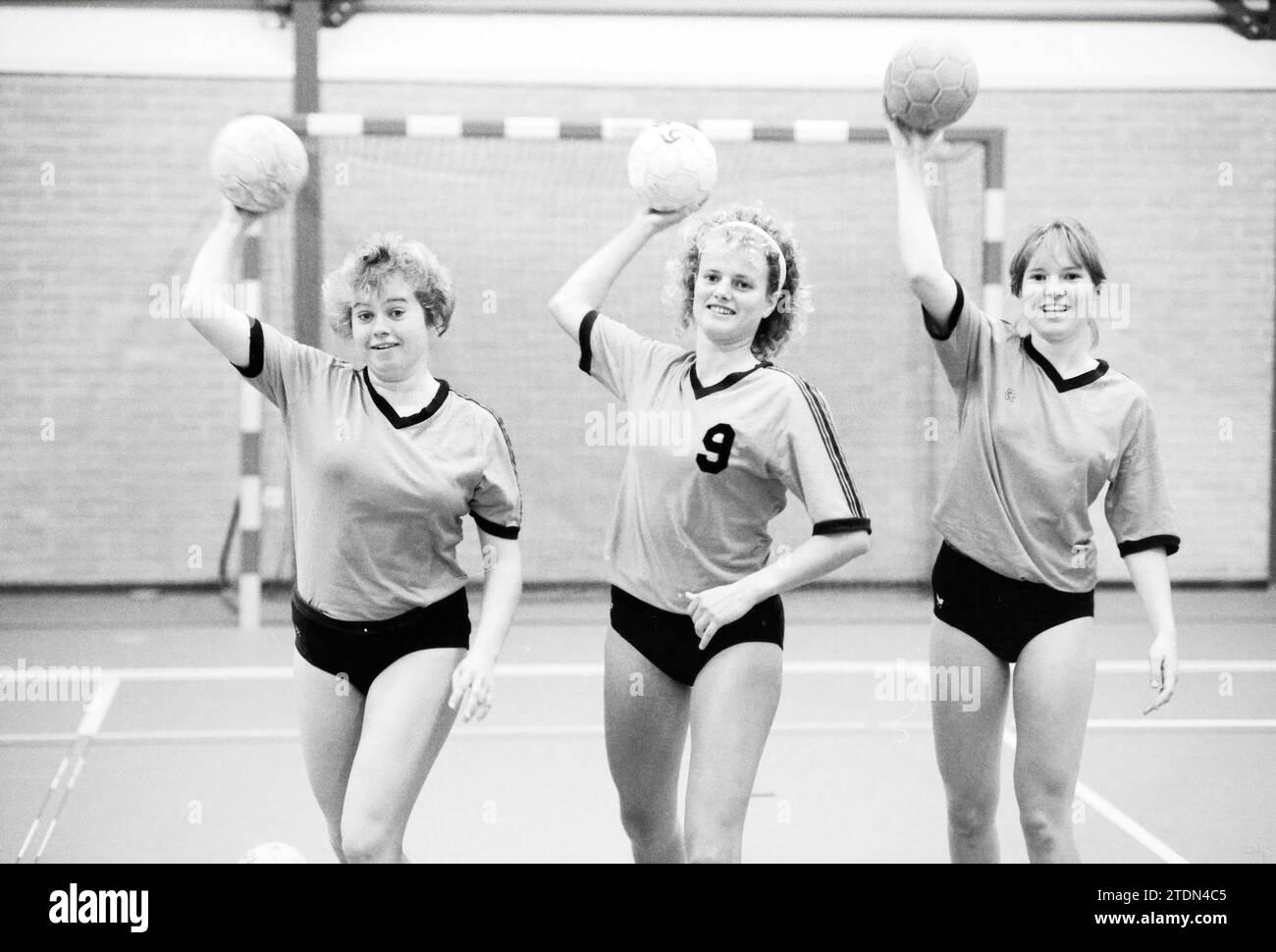 3 handball players sports hall O.G., Handball, 07-10-1986, Whizgle News ...
