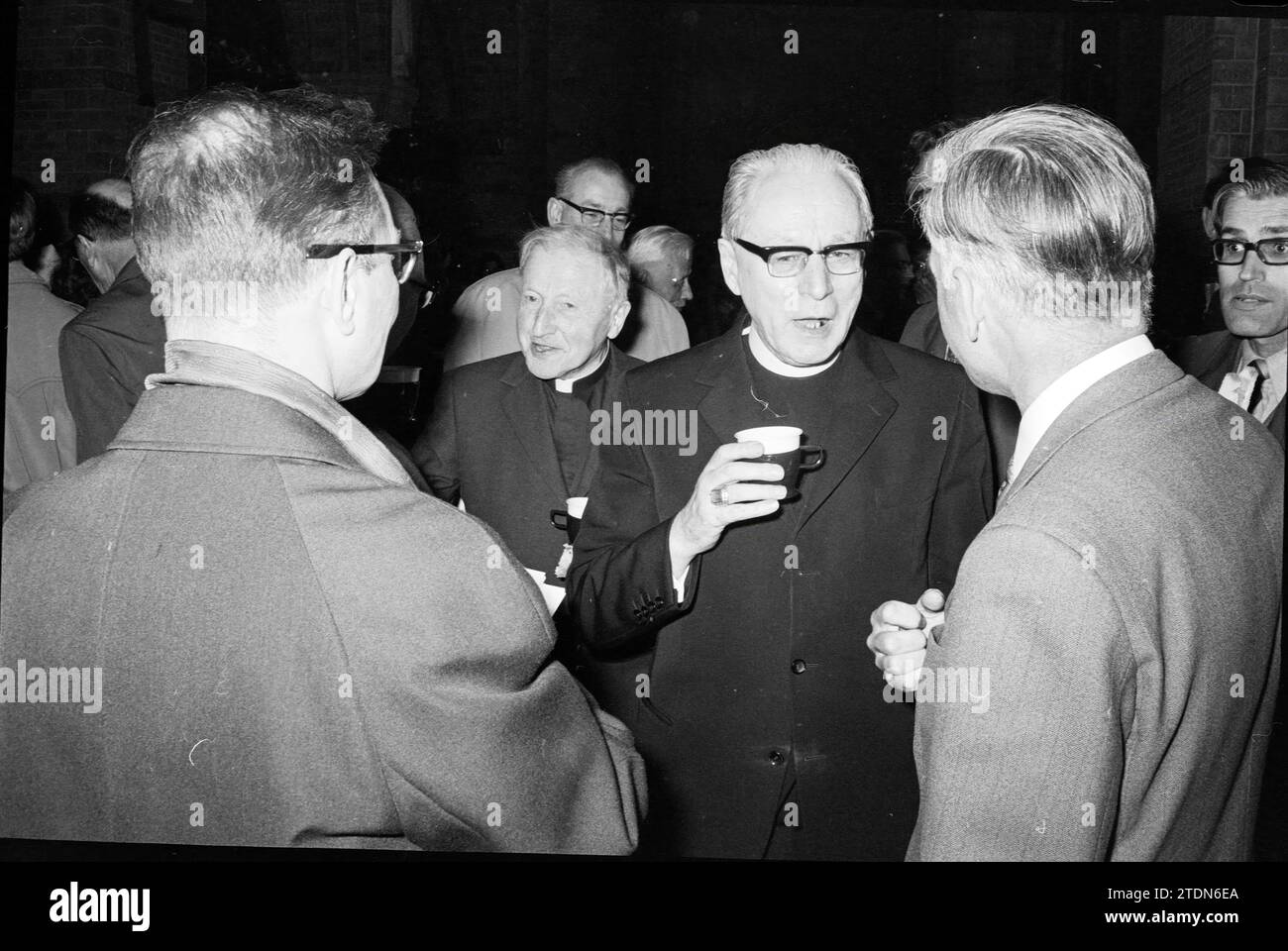 Reception mgr hi-res stock photography and images - Alamy