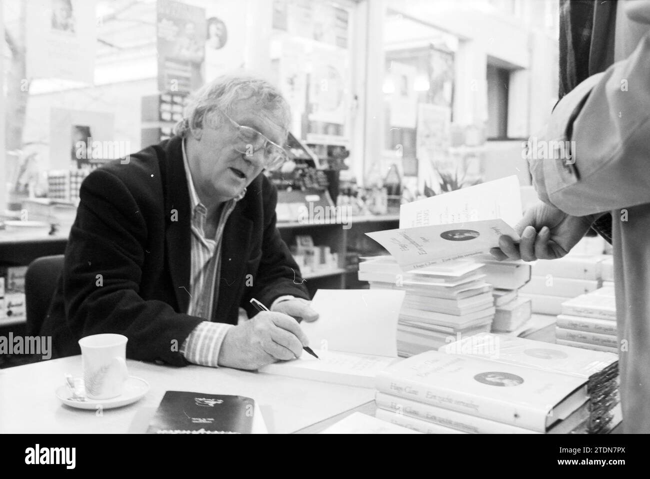 Signing books by Hugo Claus Heemstede, Writing people, Heemstede, The ...