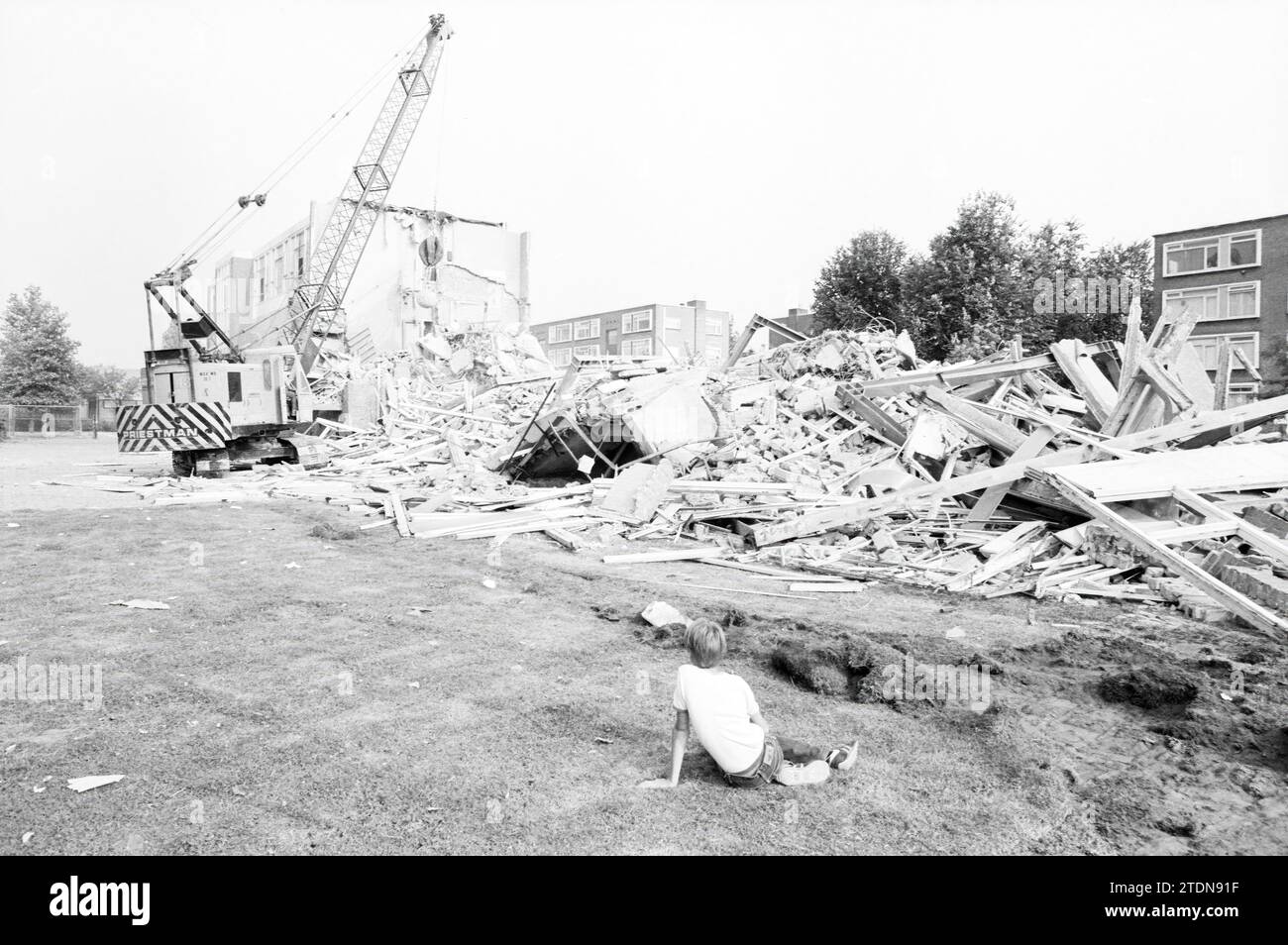 Demolishing parkwijk school hi-res stock photography and images - Alamy