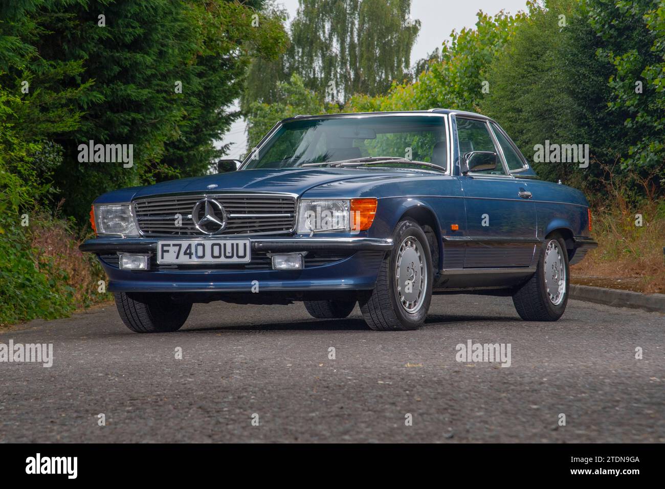 1988 Mercedes W107 500SL classic German convertible Stock Photo - Alamy
