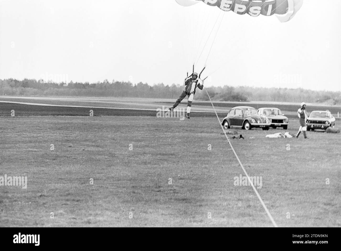 Parasailing, Parachuting and Skydiving, 16-04-1976, Whizgle News from ...